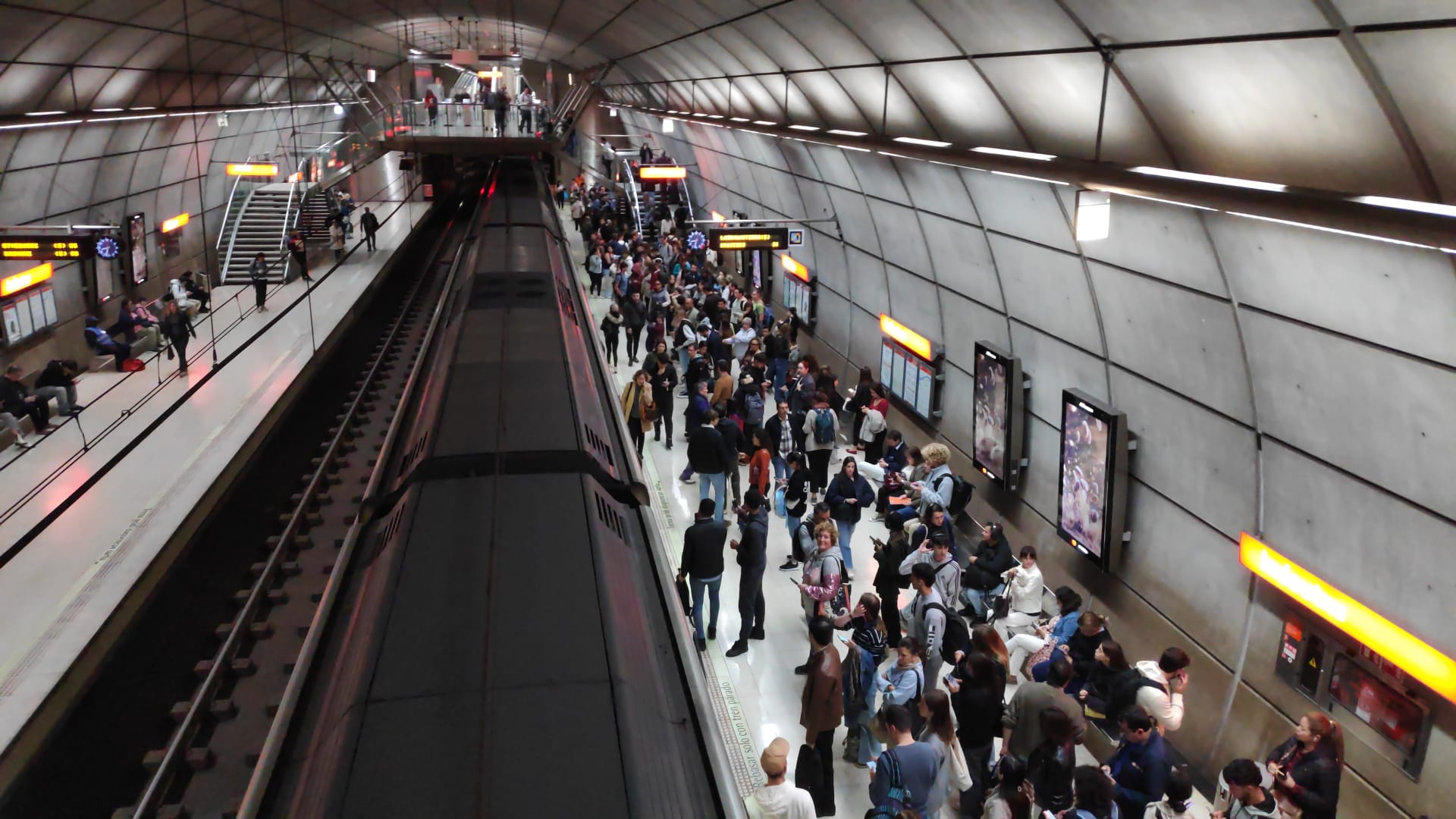 Metro Bilbao recupera la normalidad tras las averías que paralizaron ayer el servicio | ORAIN